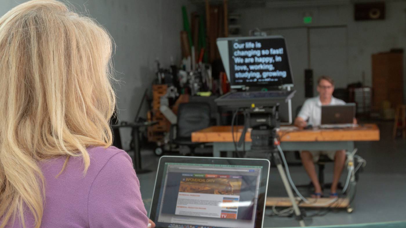 How to read from a teleprompter like a professional - Videomaker