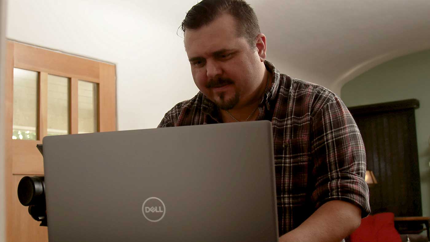 How director Phil Holland completes 8K, RAW video jobs on the go ...