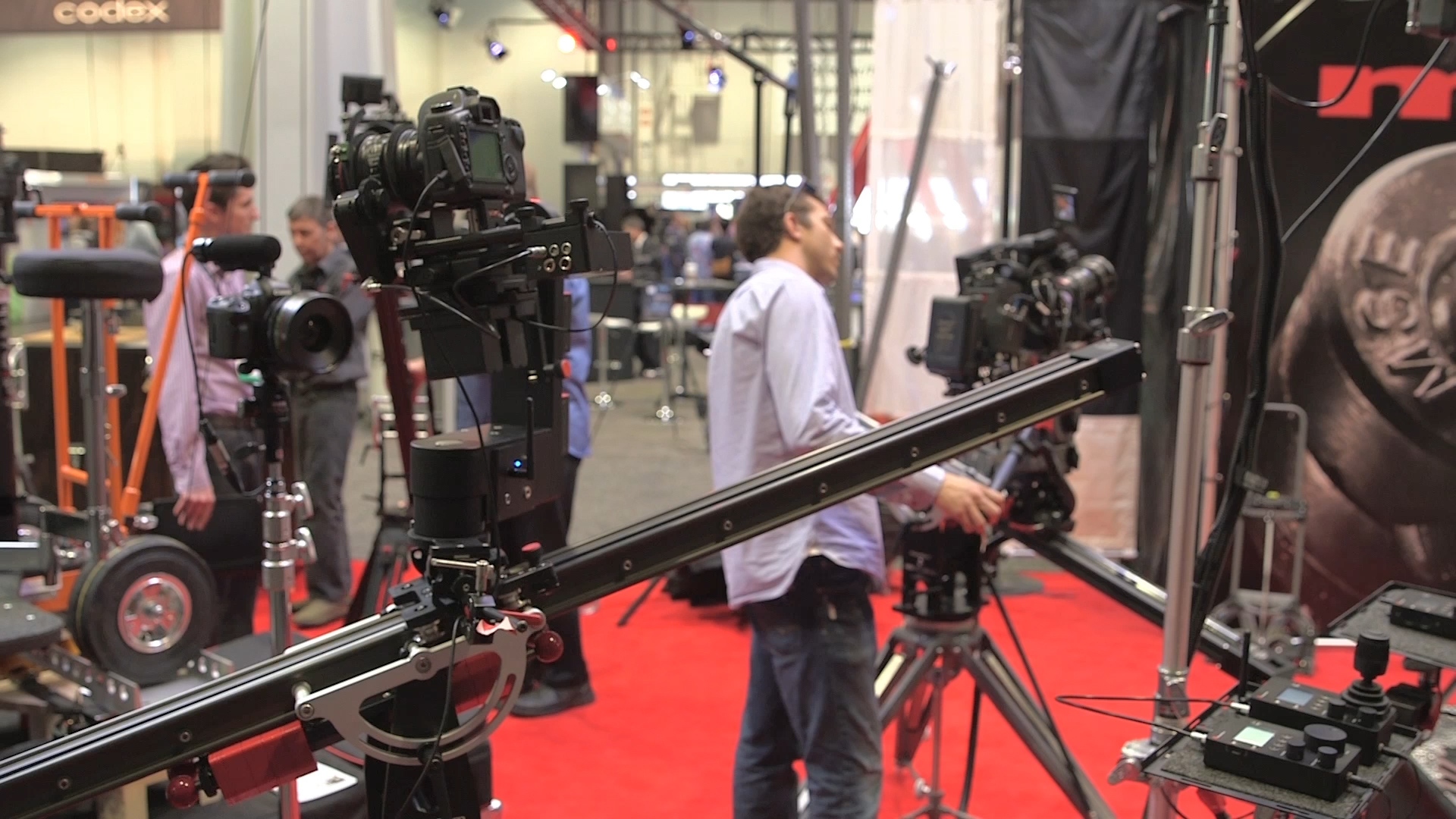 NAB 2014: Matthews Floatcam Motion Control Suite - Videomaker